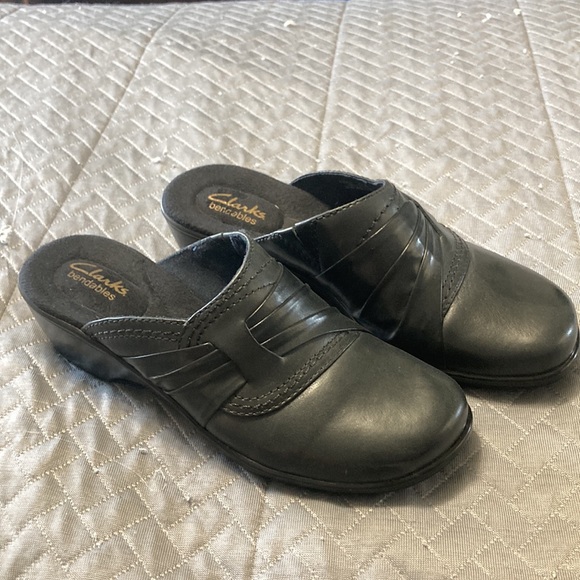 Clarks | Shoes | Clarks Bendable Clogs Size 7 2 Black | Poshmark